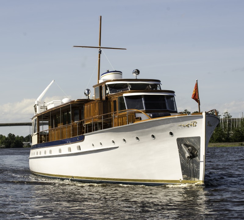 Trident Image Gallery – Luxury Yacht Browser | by CHARTERWORLD ...